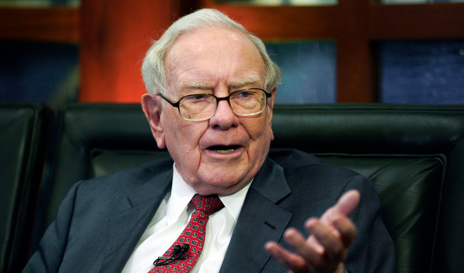 Warren Buffett’s 2025 Reading List Is Pure Gold—Don’t Miss #7 ...
